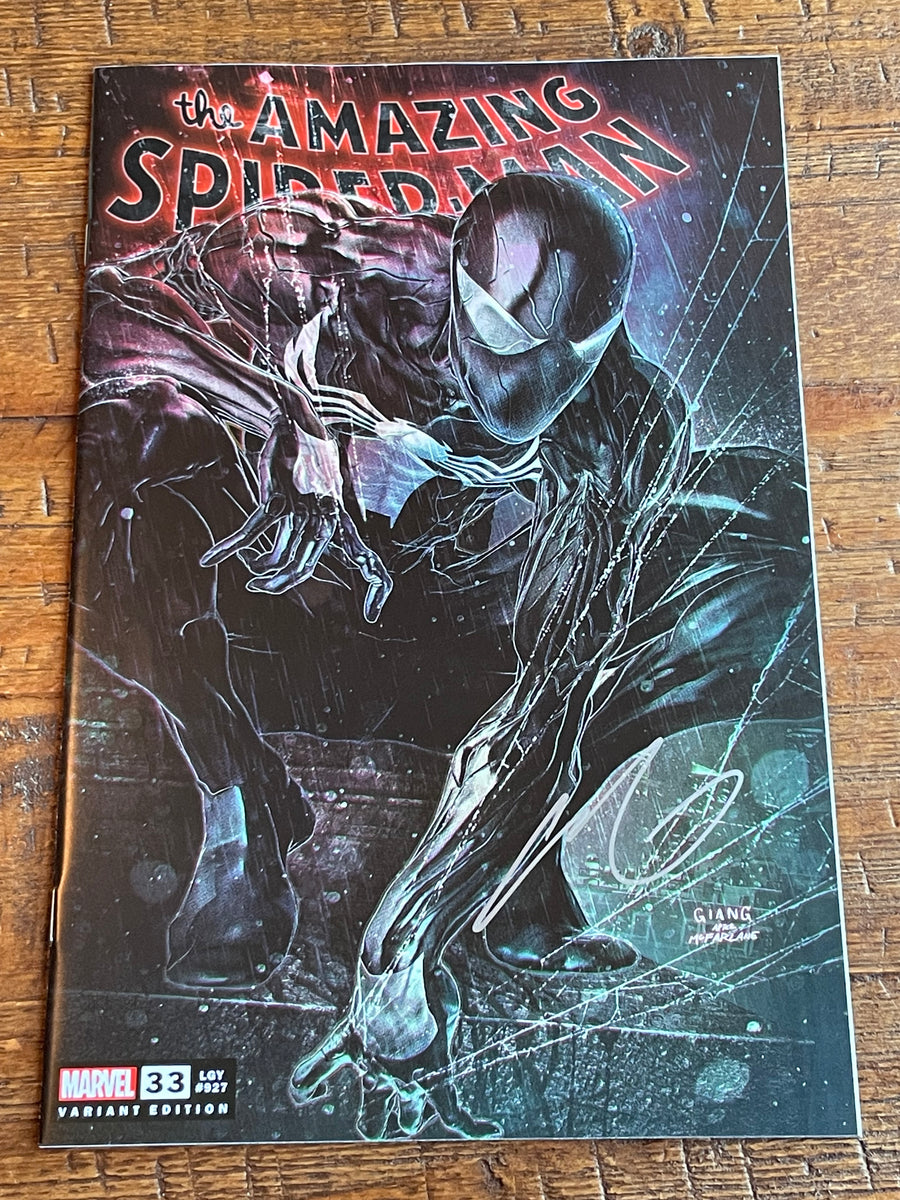 AMAZING SPIDER-MAN #33 JOHN GIANG SIGNED HOMAGE EXCL VARIANT LIMITED T – East Side Comics